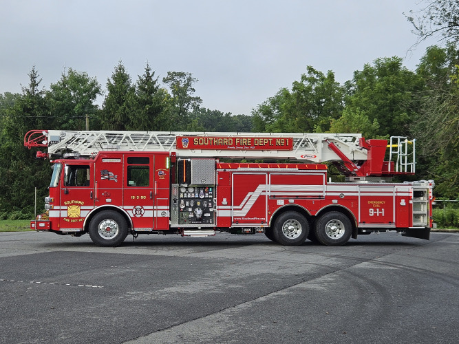 New Pierce Fire Truck - Enforcer 107' Ascendant Tandem Axle Ladder ...