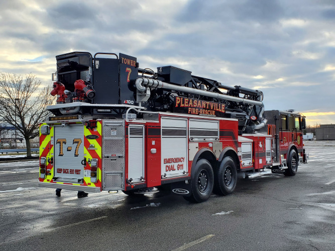 New Pierce Fire Truck - Arrow XT 100' Ascendant Mid-Mount Tower ...
